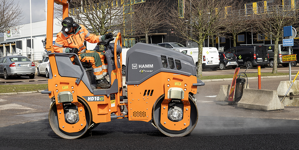 Peab Asfalt provar eldriven vält - Peab Asfalt