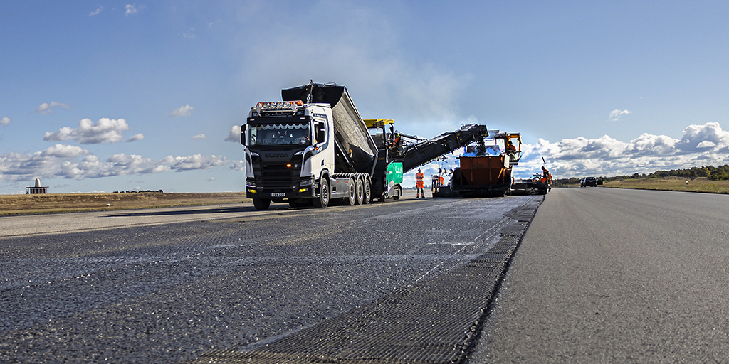 Ljungbyheds flygplats får ett riktigt lyft med ECO-Asfalt - Peab Asfalt
